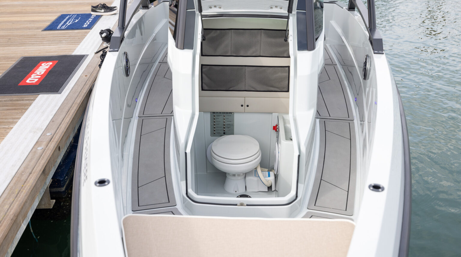 SAXDOR 205 | Premium 20ft Day Cruiser | The All-in Explorer