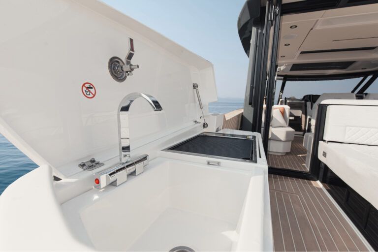 Saxdor 400 GTO | 40ft Outboard Yacht | Your Private Island