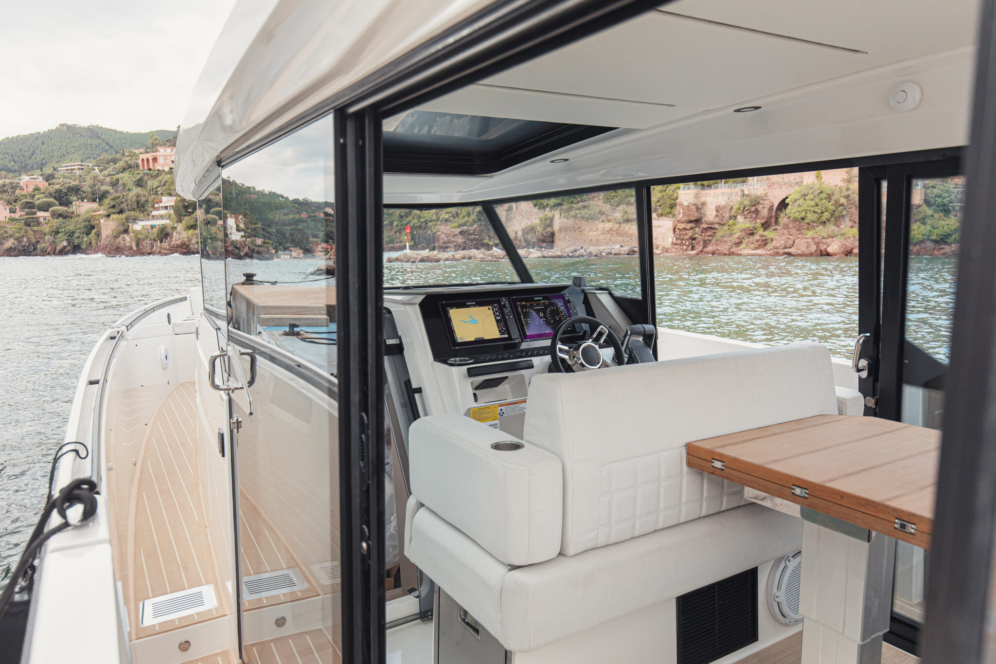 All-Weather 10m Walkaround Boat | High-Performance 340 GTWA